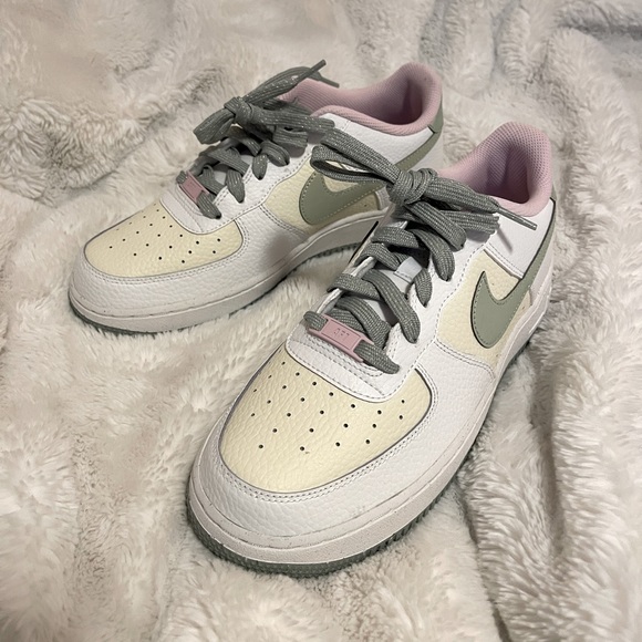 Nike | Shoes | Nike Air Force Lv8 Gs | Poshmark